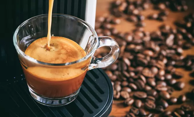 Ako uchovať kávu (mletú, zrnkovú alebo uvarenú) bez straty arómy alebo chuti