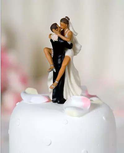 Vidám menyasszony és vőlegény figurák az esküvői tortához 52831_4