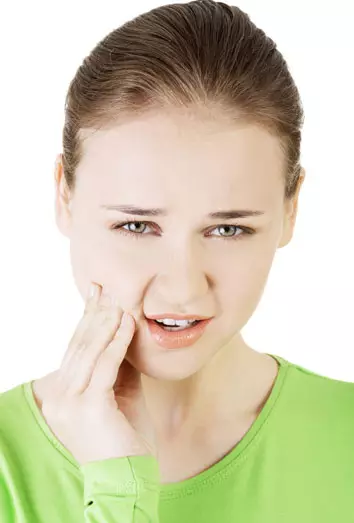 العلاجات المنزلية لألم الأسنان