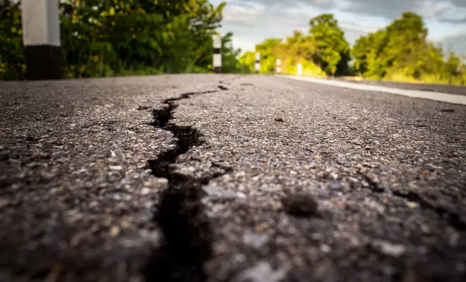 Maksud bermimpi gempa bumi dan bumi terbuka