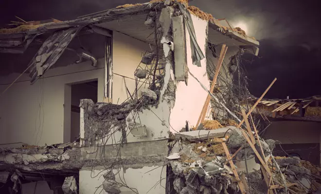 Ονειρεύεστε σπίτια που έχουν καταρρεύσει: όταν ο κόσμος σας καταρρέει