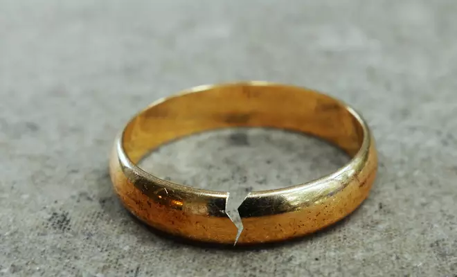 Interpretasi ngimpi cincin pertunangan sing rusak