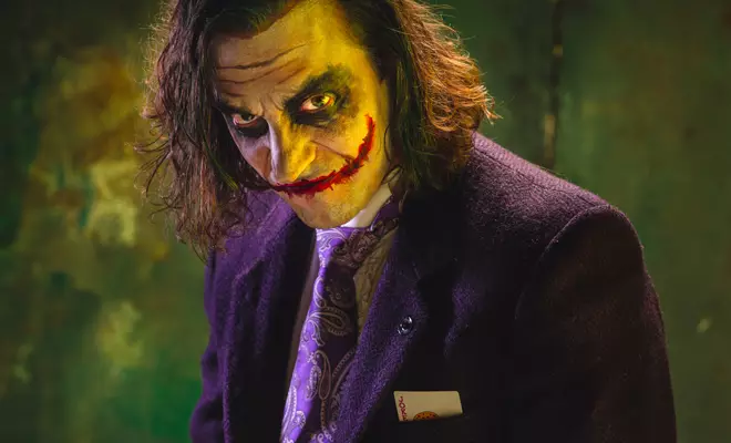ການແຕ່ງຫນ້າ Joker ທີ່ເຫມາະສົມສໍາລັບການ Halloween