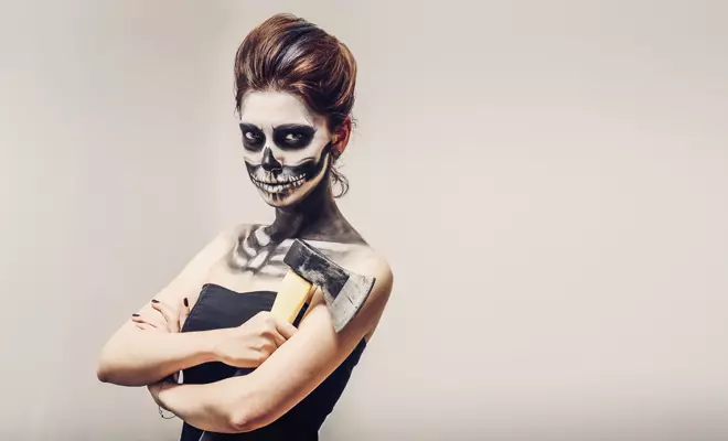 ວິທີການແຕ່ງຫນ້າ skeleton ໃນ Halloween