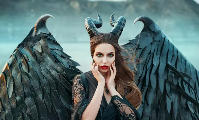 Otu esi eme Maleficent make up for Halloween