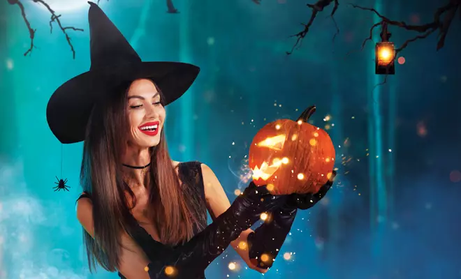 Dit is hoe't jo jo Witch-kostúm op Halloween moatte foltôgje
