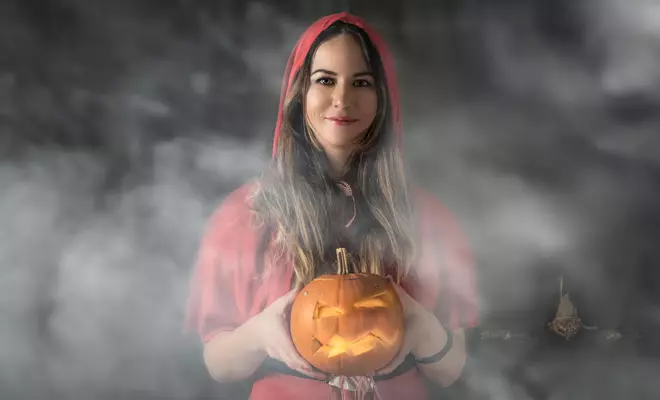 How to dress up as Little Red Riding Hood on Halloween with your friends