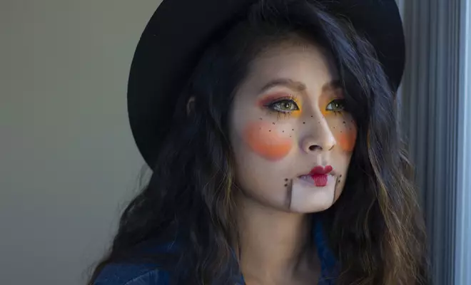O material que você precisa para maquiar Annabelle no Halloween