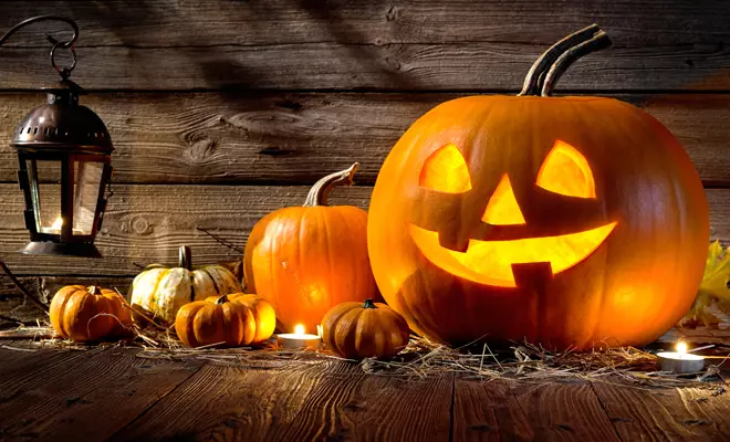 Everything you need to make a pumpkin make up for Halloween