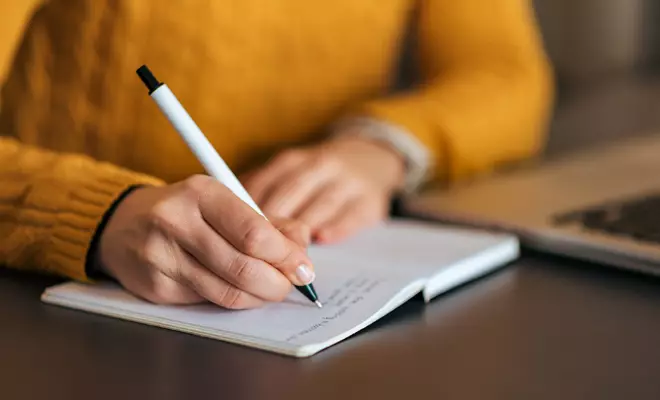 Terapia narativă: beneficiile scrisului pentru sănătatea mintală