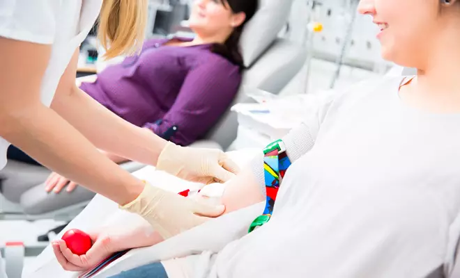 Можете ли да дарите кръв, докато имате менструация?