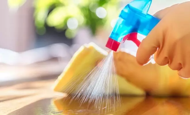 Welke producten kun je als desinfectiemiddel thuis of met je handen gebruiken?