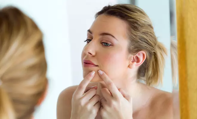 Paano gamitin ang primer o makeup primer upang itago ang acne