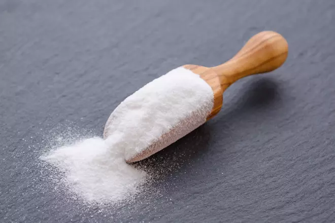 The effect of baking soda on your teeth, does it whiten them?