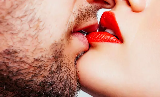 На что похожи страстные поцелуи?