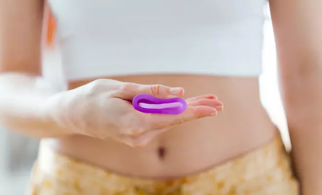 Може ли да ја користам менструалната чаша ако имам спирала?