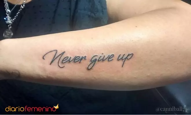 23 motiváló mondat a tetováláshoz: Vedd át a világot!