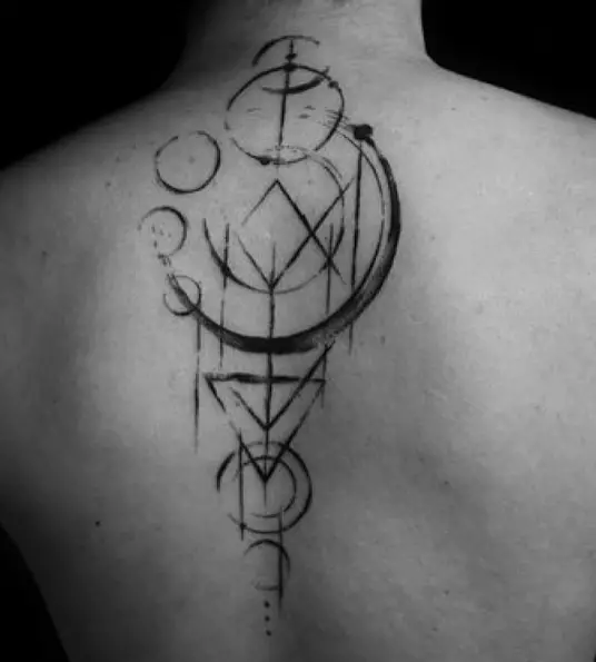 geometrisch en tatoeages op de achterkant