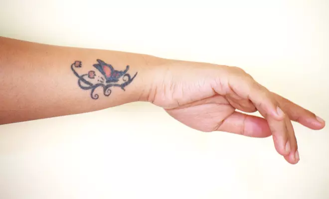Tatuazh flutur që simbolizon lirinë