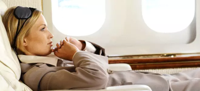 Rêwiyê bêkêmasî: çi stewardess nikarin bisekinin