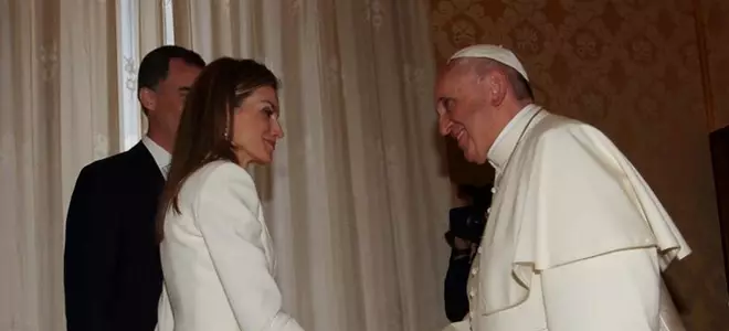 교황이 바티칸에서 레티치아와 펠리페 6세를 영접하다