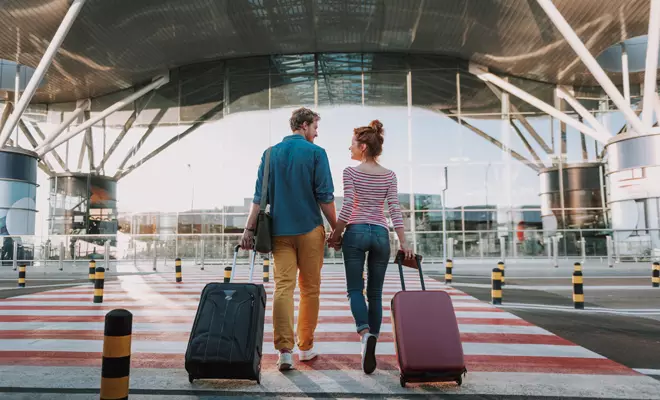 क्या होगा यदि आप अपने साथी को वेलेंटाइन डे के लिए एक यात्रा के साथ आश्चर्यचकित करते हैं?
