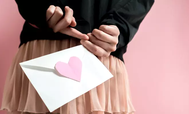 カードとラブレター、バレンタインデーの特別な詳細