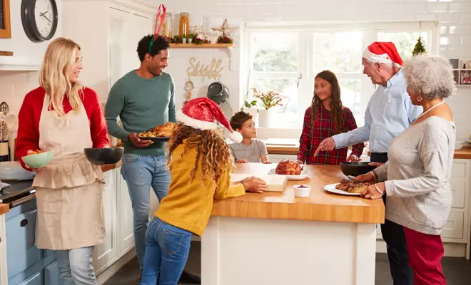 Анхны зул сарын баяраар хамтрагчийнхаа гэрт хэрхэн амьдрах вэ?