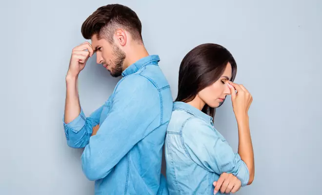 Tanda bahawa pasangan anda tidak setia secara emosi