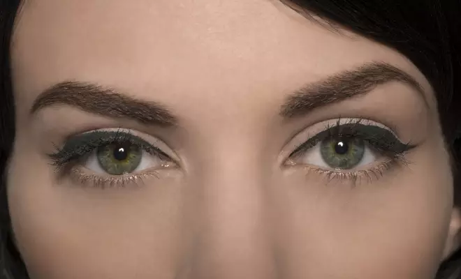 Ögonbrynstatueringar: Fylliga, lysande och perfekta ögonbryn