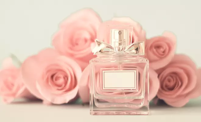 Si të bëni që aroma e parfumit të zgjasë më gjatë
