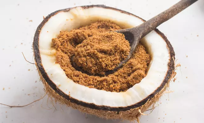 La 5 manĝaĵoj de manĝantoj por ideala pezo: kokosa sukero