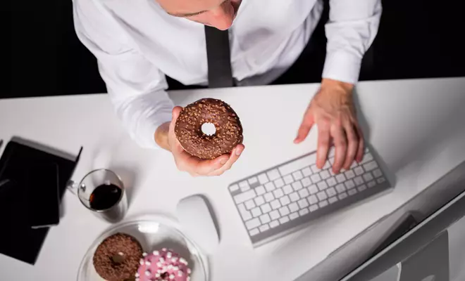 8 gewoontes die je dik maken op kantoor