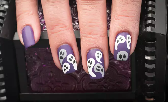 Nails decorated with drawings on Halloween