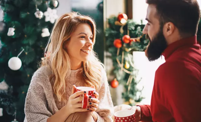 Коледни и новогодишни съобщения, които да посветите на съпруга си