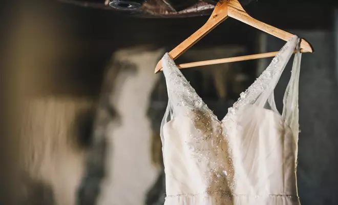 O que significa sonhar com lavando o vestido de noiva?