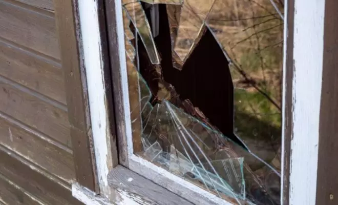 Sanjati razbijene prozore i potrebu za emocionalnim popravkom