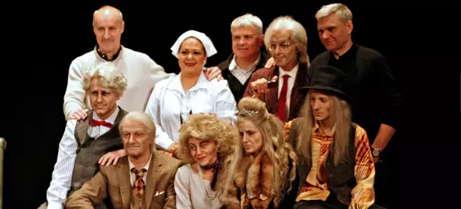 بعد "سبامالوت" ، أحضر الممثل الكوميدي "تريسيكل" المسرحية الموسيقية "Forever Young" إلى إسبانيا