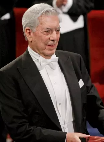 Mario Vargas Llosa odbiera Nagrodę Nobla w Sztokholmie