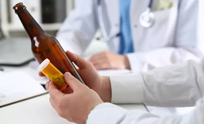 I rischi di combinare alcol con antidepressivi