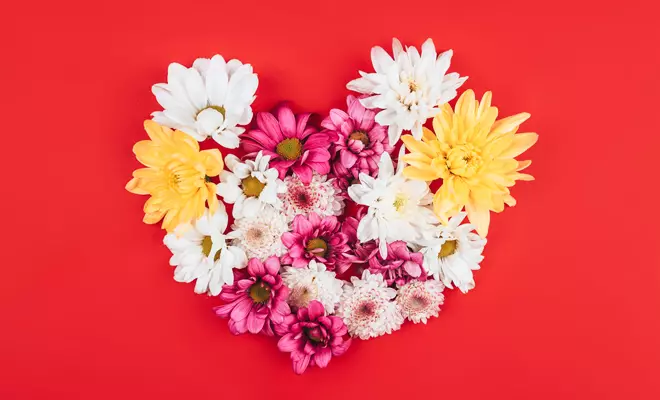 Heart flower arrangement foar Falentynsdei