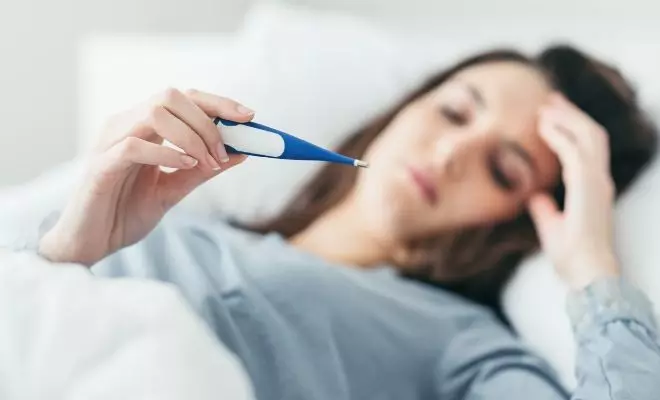Cara untuk mengetahui jika anda demam (jika anda tidak mempunyai termometer berdekatan)