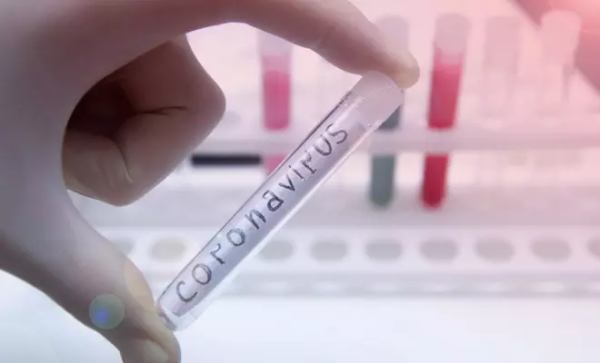 La malsamaj simptomoj de koronavirus