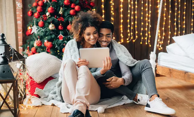 Lag et julebrev som en hjemmelaget plan med partneren din