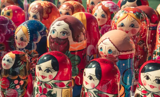 Siapa yang memberikan hadiah Natal di Rusia? cerita Babushka