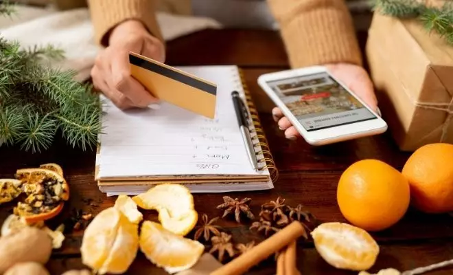 11 consigli per risparmiare sul tuo shopping natalizio virtuale