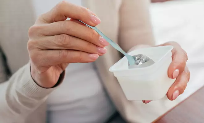 Kako uporabiti jogurt, da se izognemo neprijetnemu vonju iz nožnice?