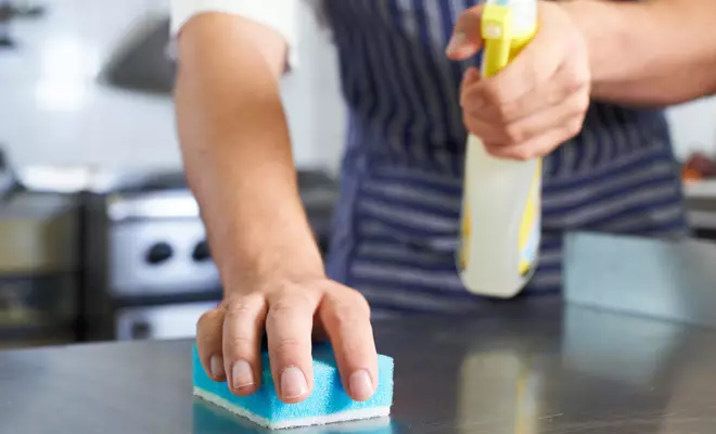 How to clean the kitchen properly
