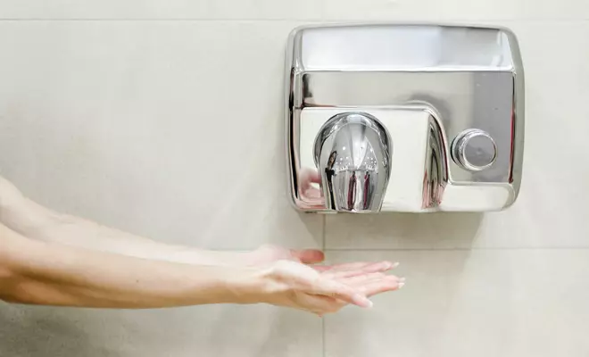 Да ли користите сушило за руке у јавним тоалетима? нећеш то поновити