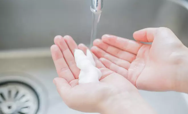 Да ли је опасно користити сушилице за руке у јавним тоалетима?